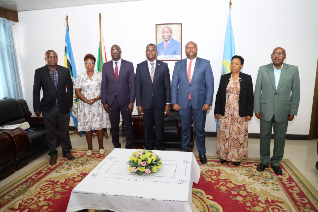 The new UNDP Resident Representative in Burundi presents his Letters of ...