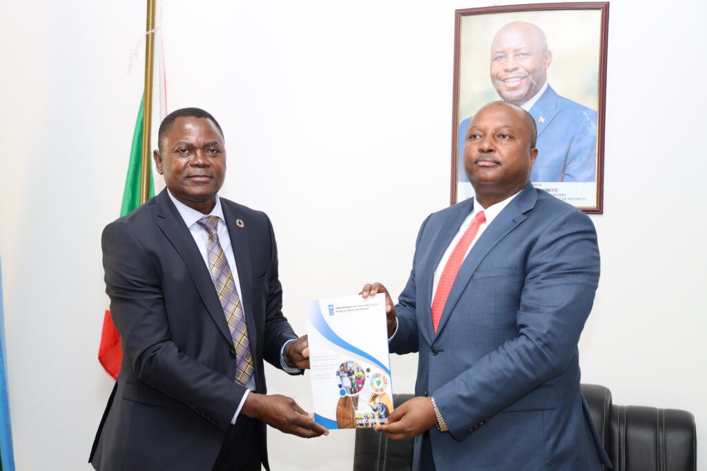 The new UNDP Resident Representative in Burundi presents his Letters of ...