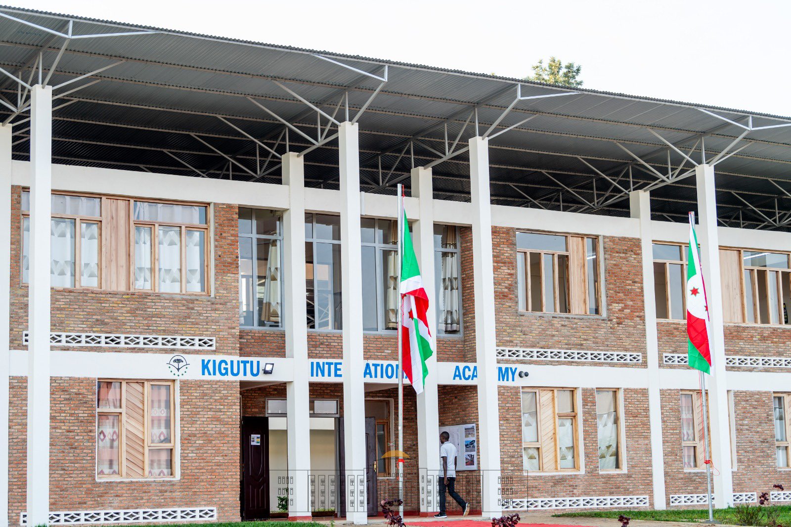 The President of the Republic of Burundi opens a modern hospital ...
