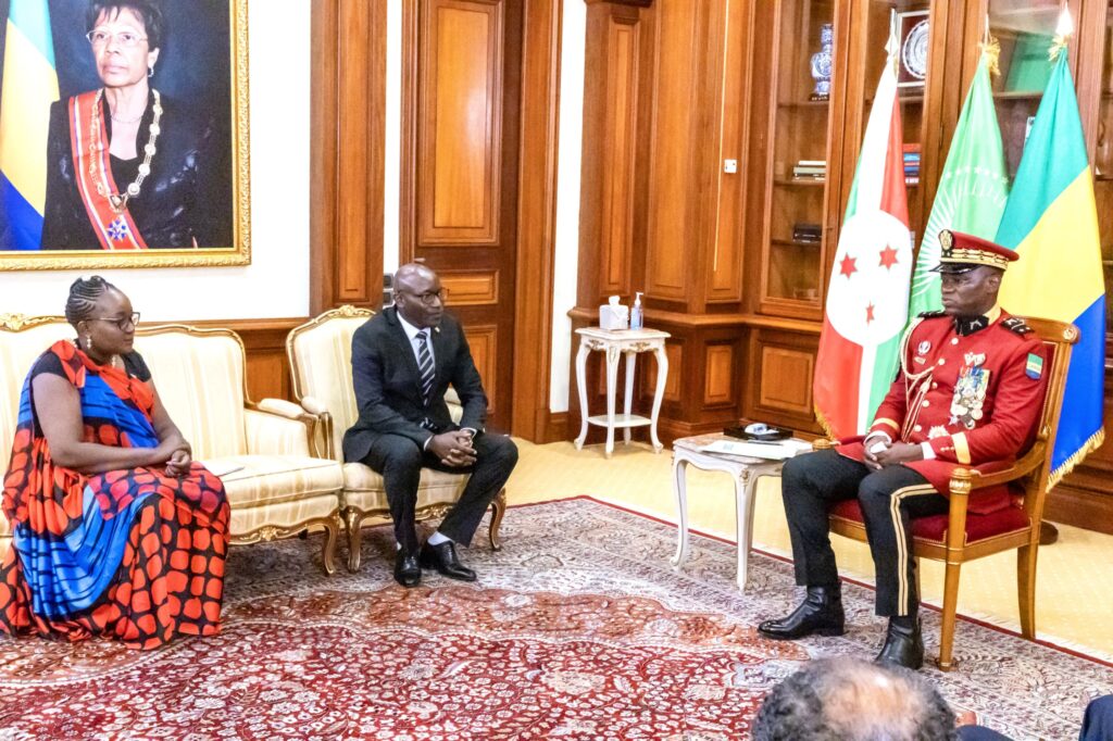 The Ambassador of Burundi to the Gabonese Republic presents his letters ...